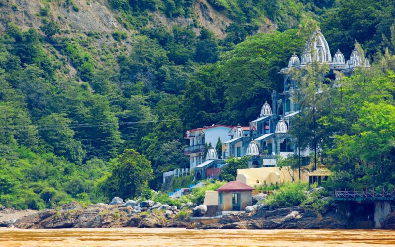 The best Yoga Retreats in Rishikesh - Breathing Travel