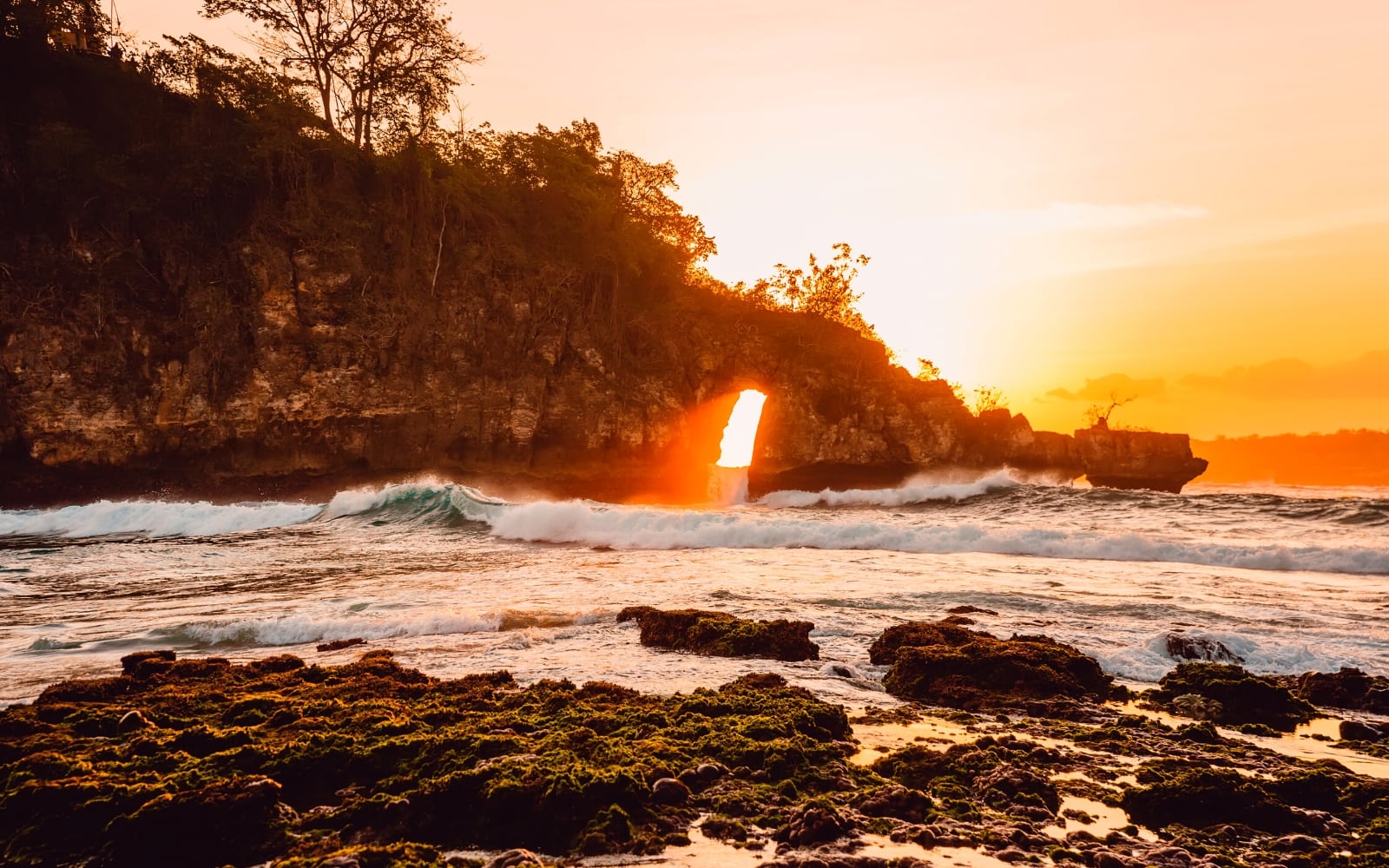 The Ultimate Guide to Crystal Bay Nusa Penida (for 2023) - Breathing Travel